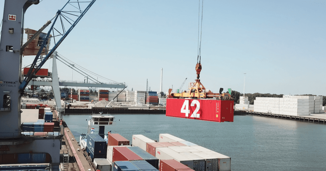 Rotterdam recruits Traxens to handle IoT data for Container 42 smart ...