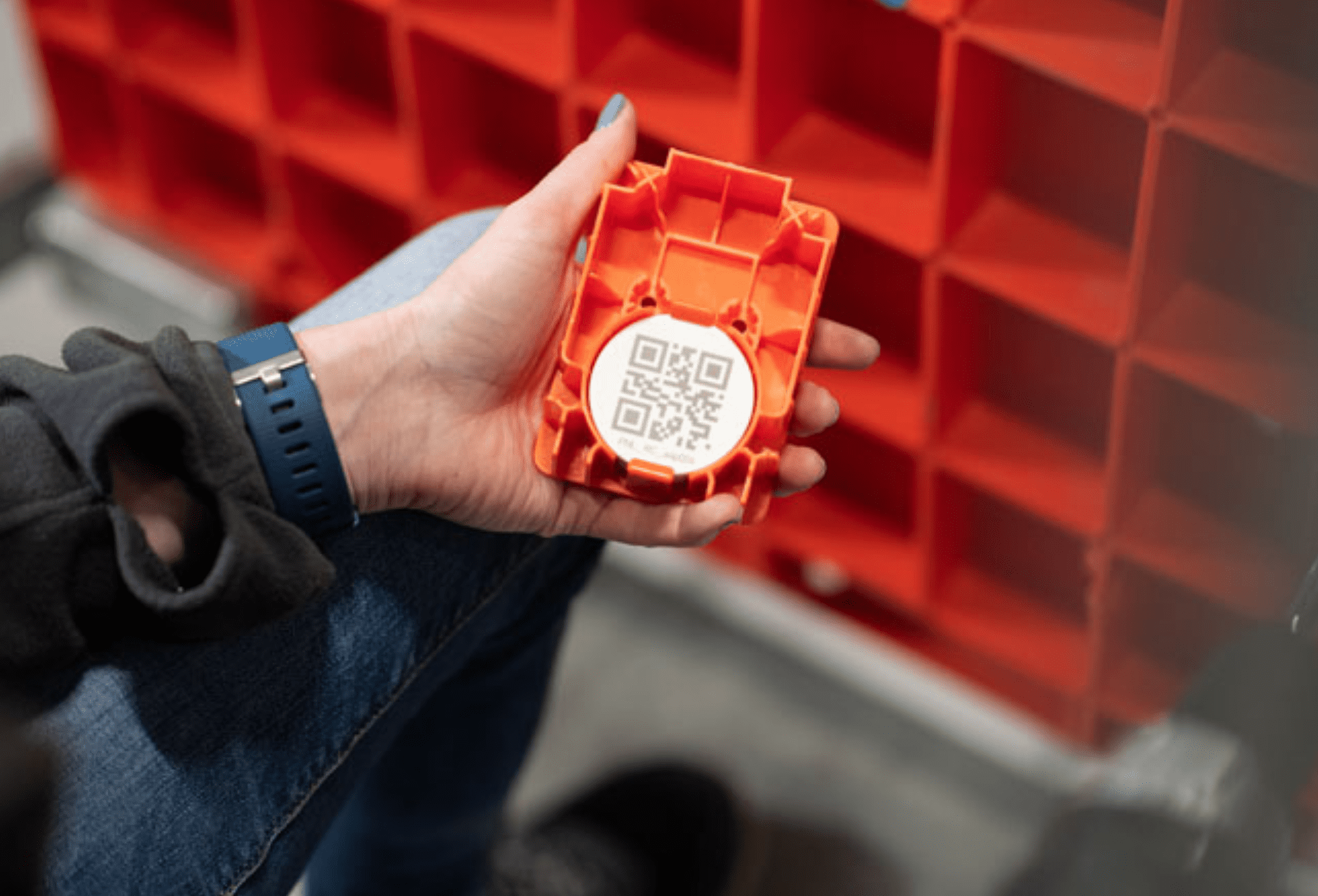 PostNL connects 250,000 roll containers using BLE trackers in the Netherlands